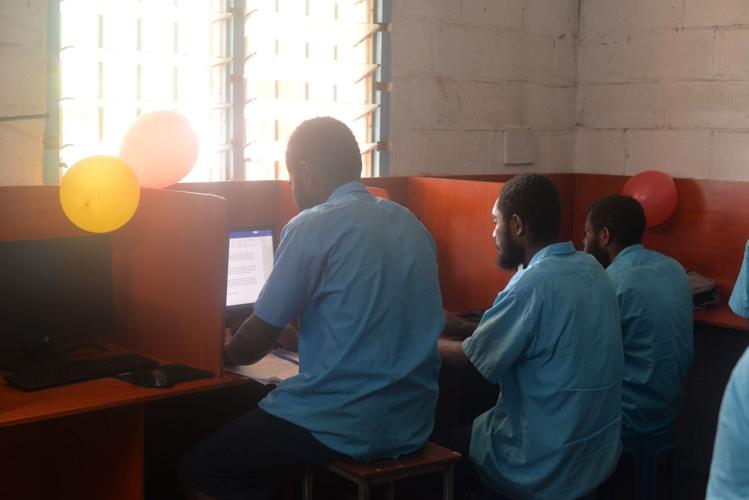 New computers for Tebakor students | News | dailypost.vu