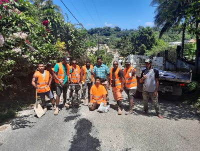 Detainees undertake road maintenance works | News | dailypost.vu