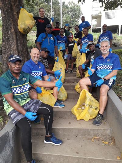 Police voluntarily clean up the streets | News | dailypost.vu
