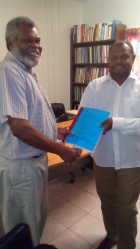 Health Minister Signs Contracts | News | dailypost.vu