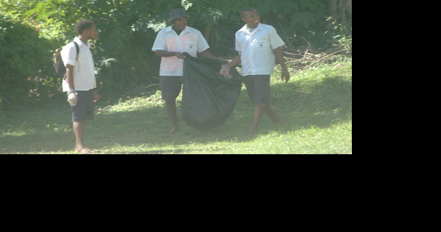 Malapoa students clean Port Vila | News | dailypost.vu