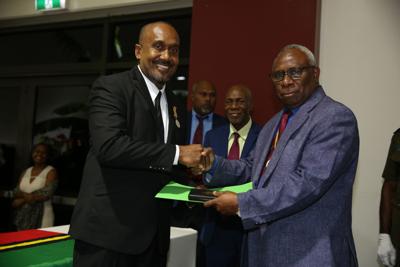 President awards medals for health workers | News | dailypost.vu