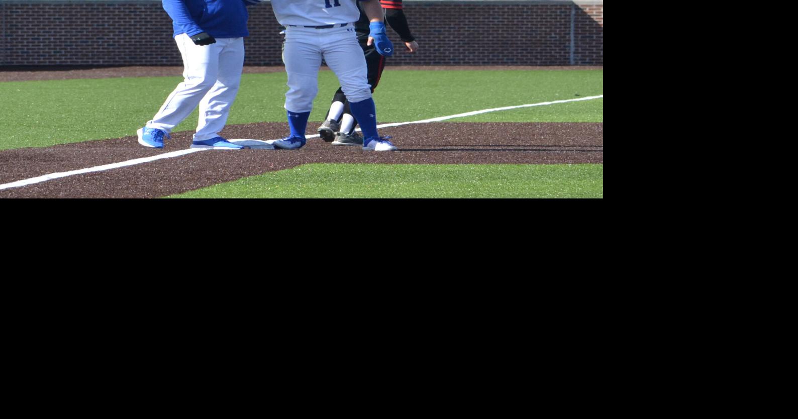 Billy Berry crosses 700 wins; Bulldogs sweep season-opening series ...