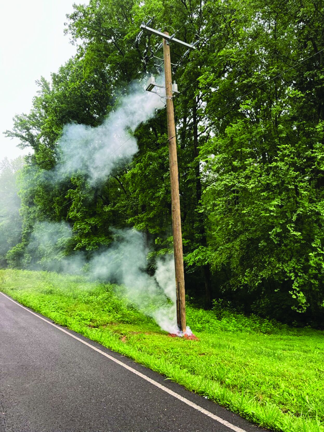 Community loses power from power pole fire | News | dailypostathenian.com