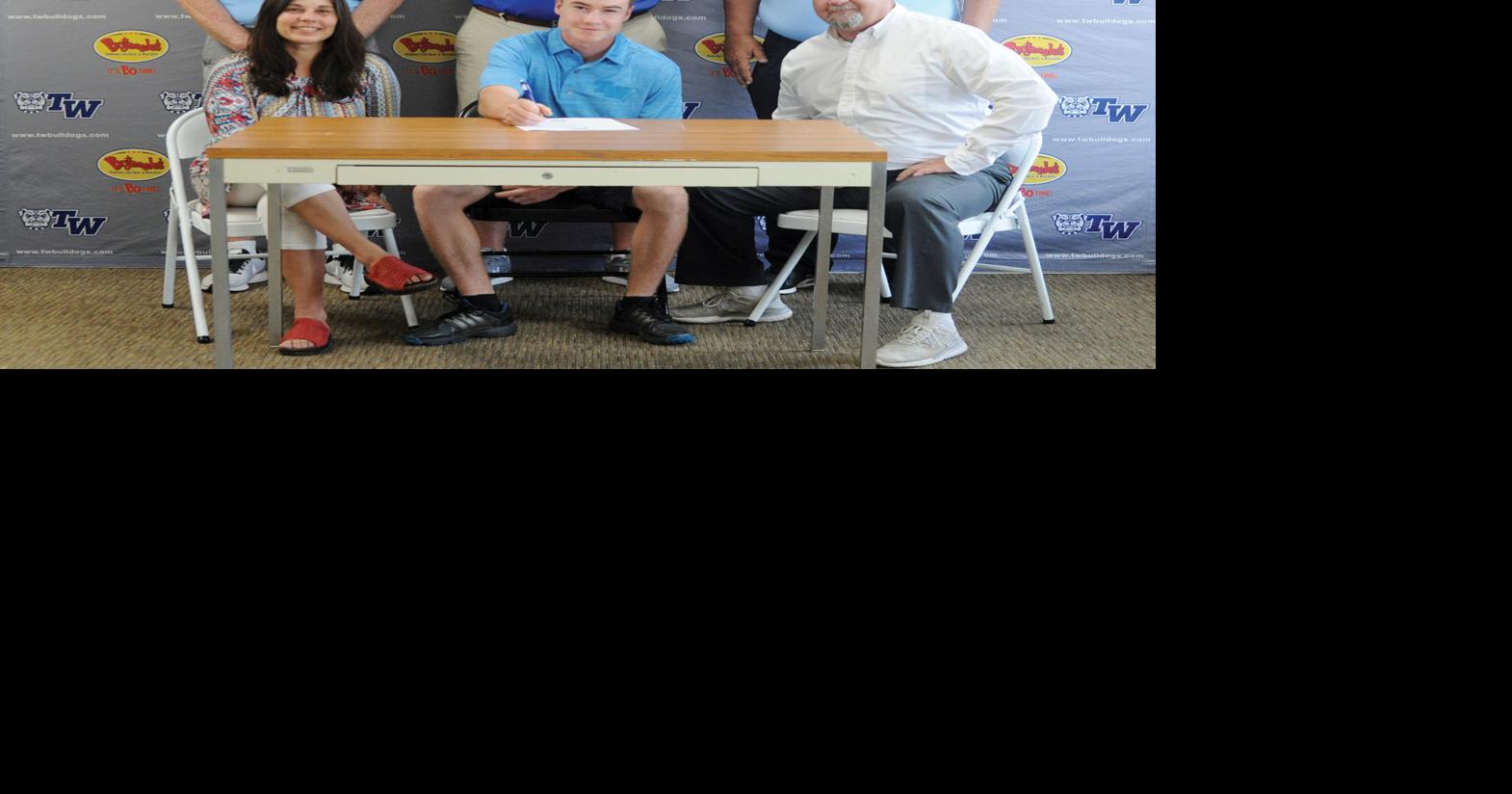 McMinn Central golf standout John Houk signs with Tennessee Wesleyan ...