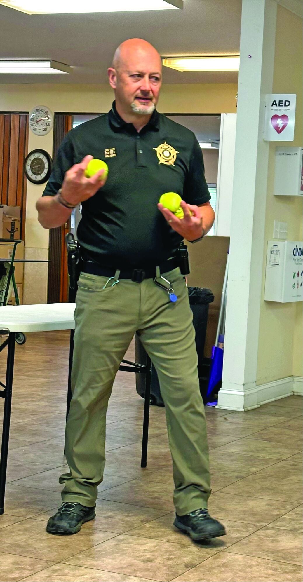 Guy presents active shooter response class at Etowah senior center ...