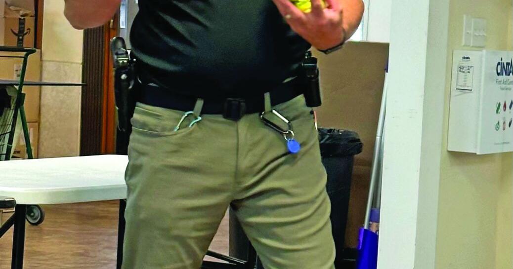 Guy presents active shooter response class at Etowah senior center ...