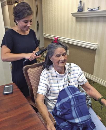 Primping for the Senior Prom | News | dailypostathenian.com