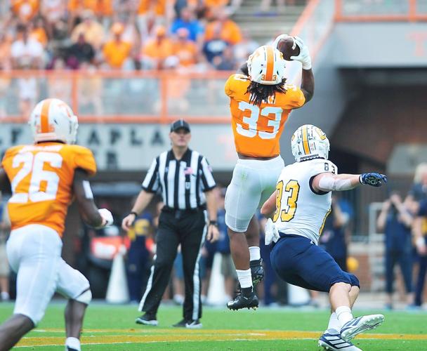 After impressive 2021 season, Jeremy Banks headlines Vols' linebacking ...