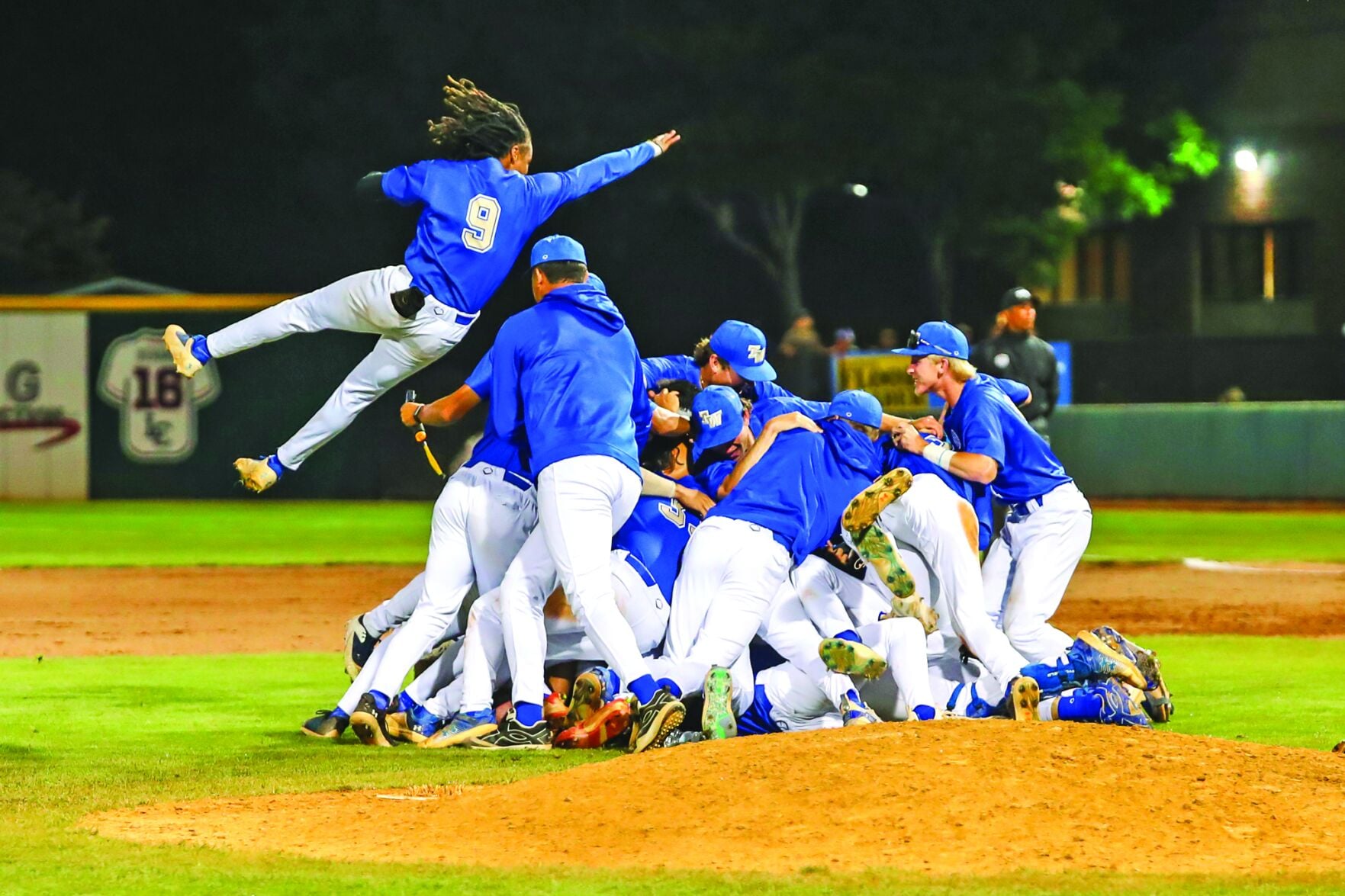 Tennessee Wesleyan survives, then puts on a show for third NAIA ...