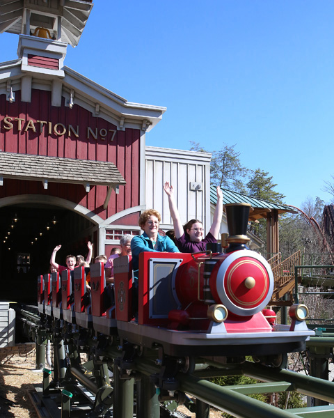 Dollywood open for 2014 | Surroundings | dailypostathenian.com