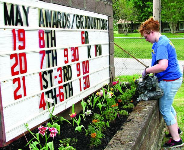 Volunteers help beautify Niota Elementary School | News ...