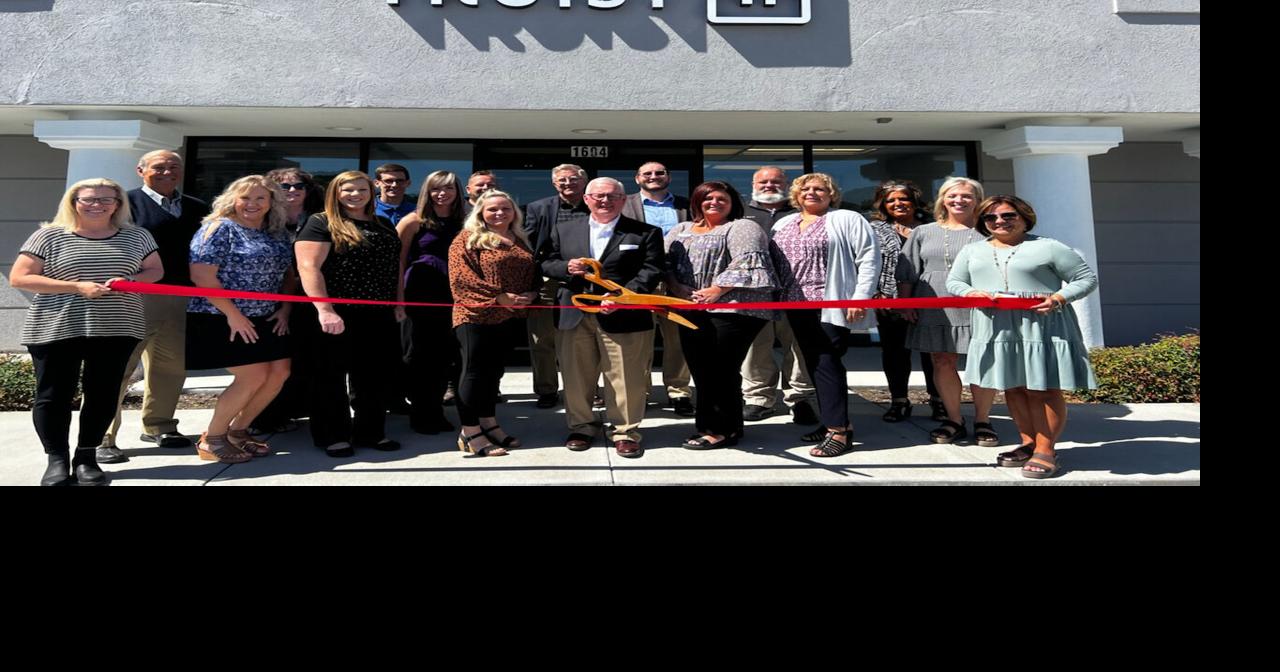 Ribbon cutting held for Truist Bank | News | dailypostathenian.com