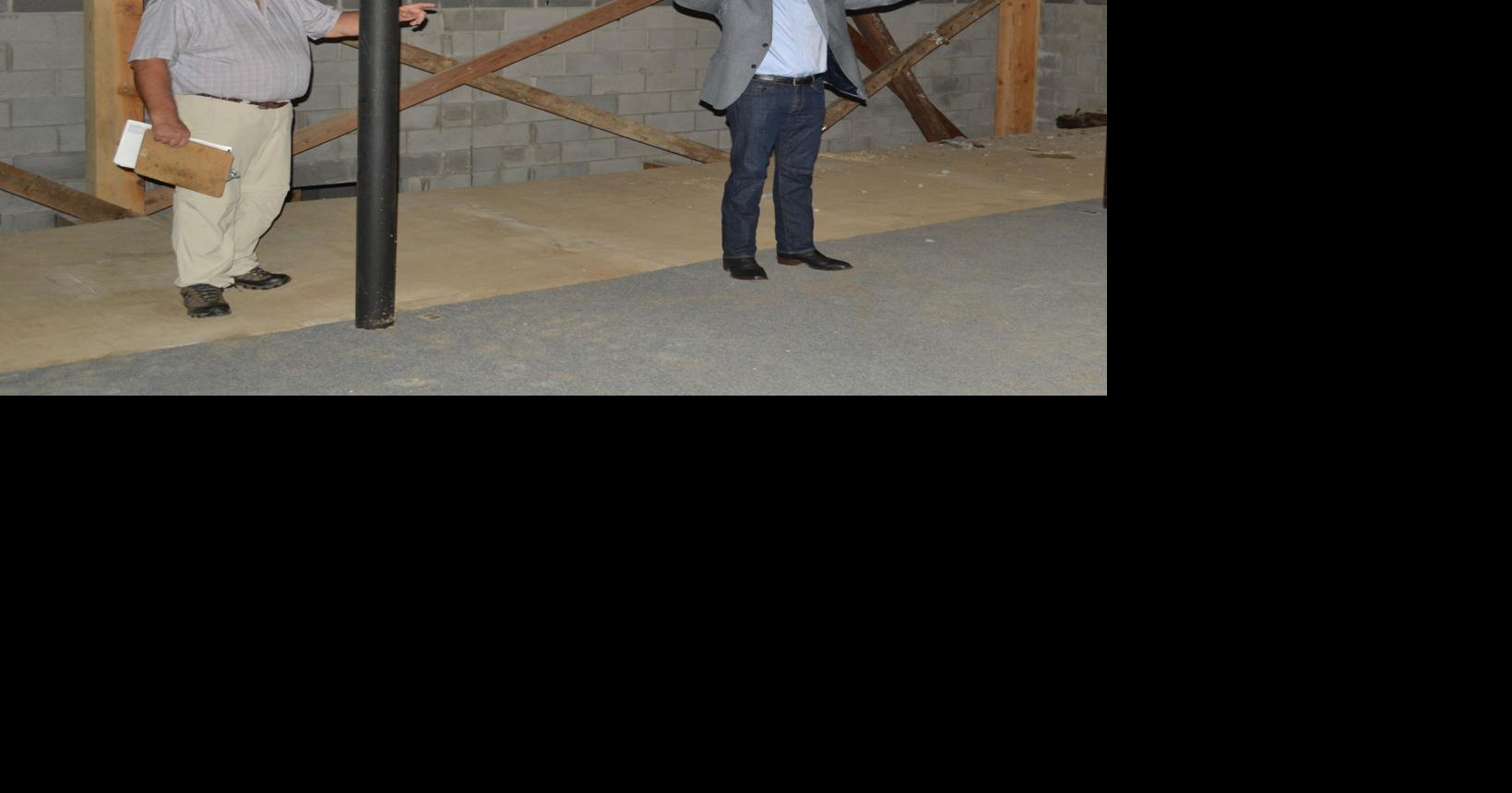 Bill Lee tours Meigs theater as renovations continue on it | News ...