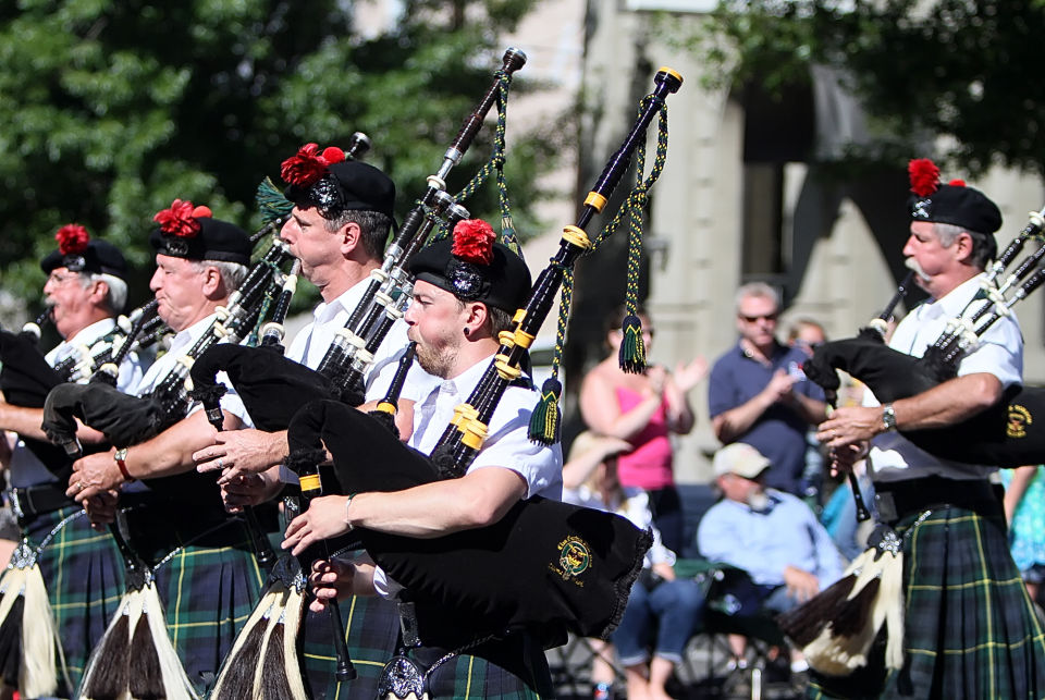 Ellensburg Rodeo Parade draws smiles, cheers | News | dailyrecordnews.com