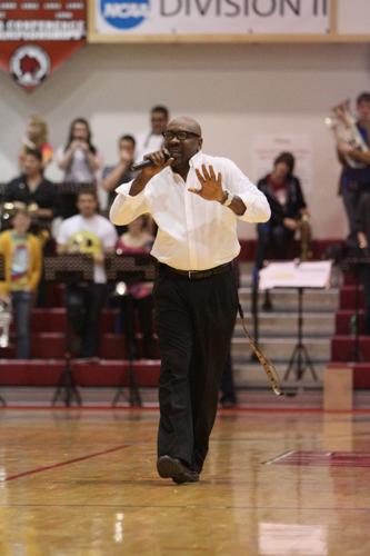 Former CWU student, singer talks to music students about the business ...
