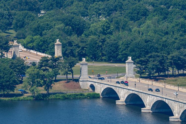 Key federal agency approves the design plan for Trump's Washington arch ...