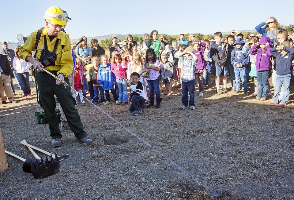 Kids visiting fire camp | Photo Gallery | dailyrecordnews.com