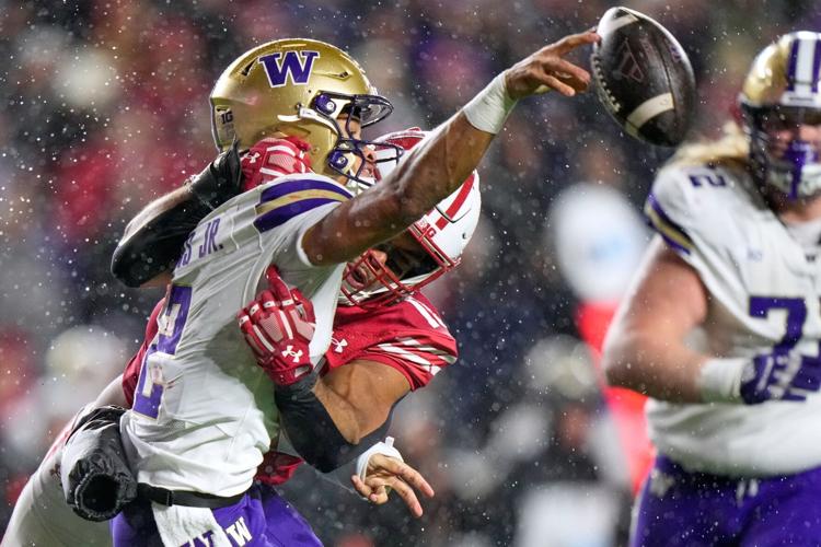Dominant defense helps Wisconsin snap 6-game skid by upsetting No. 24 ...