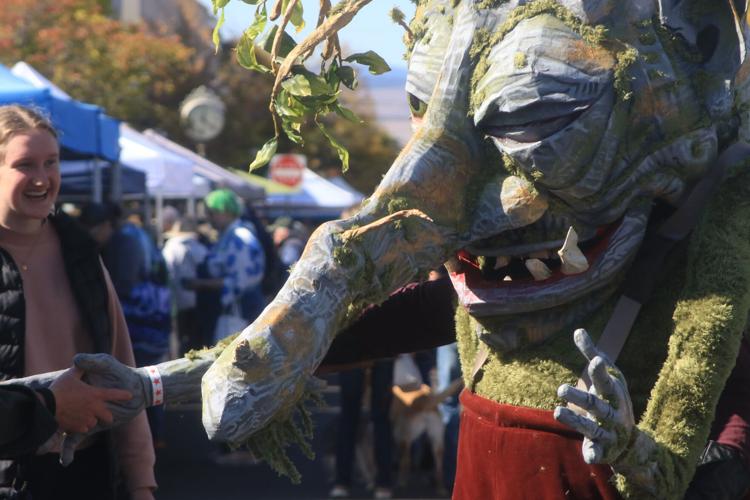 Buskers in the Burg comes back with a bang | | dailyrecordnews.com