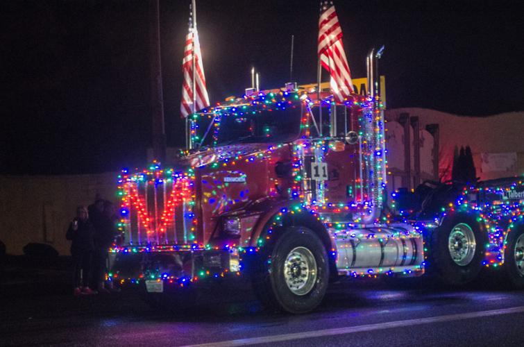 Christmas in Kittitas: Lighted parade brightens winter night | News ...