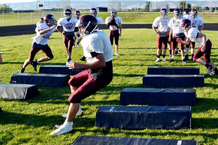 Kittitas football team forming a brotherhood under second-year coach ...