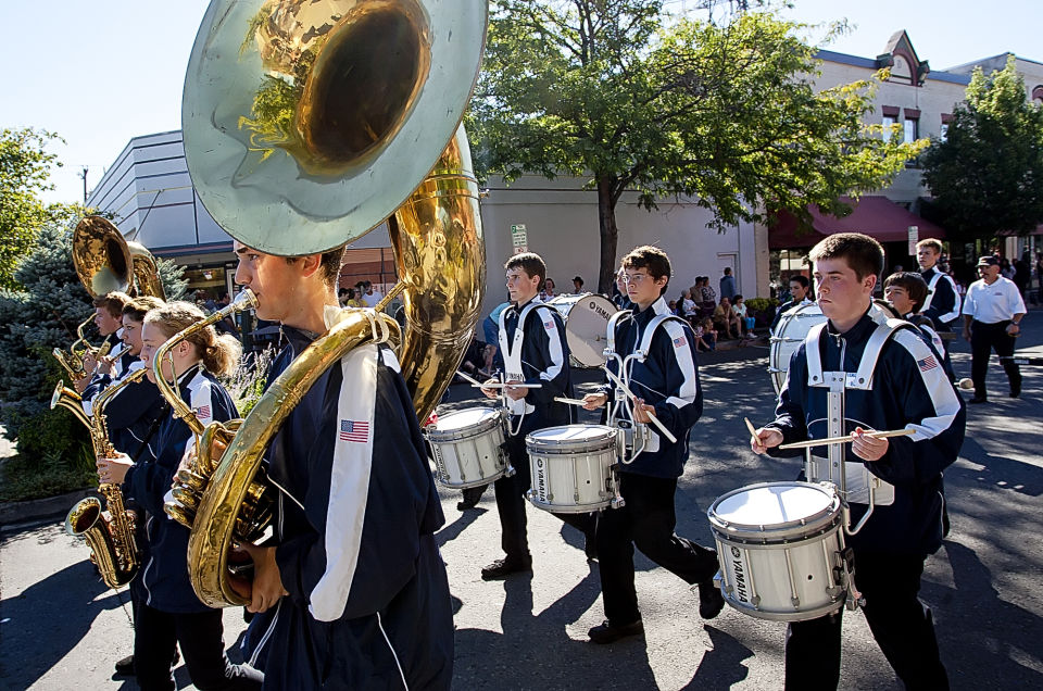 Ellensburg Rodeo Parade draws smiles, cheers | News | dailyrecordnews.com
