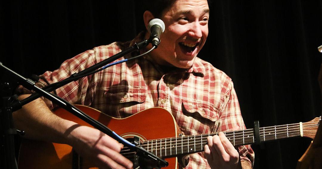 Kyle Bain brings the Tiny Stage Concert Series home for Christmas ...