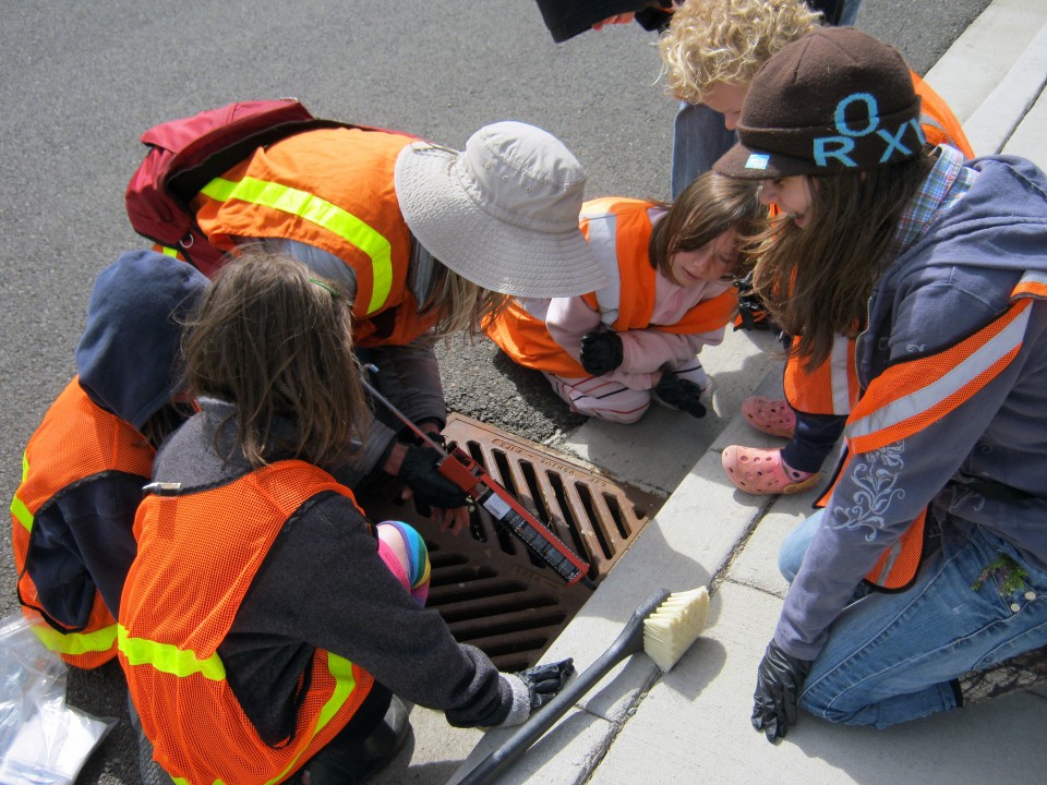 Local volunteers stencil storm drains | Scrapbook | dailyrecordnews.com