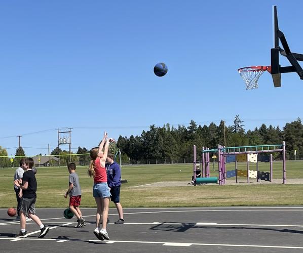 Valley View unveils new basketball courts thanks to years of PTA ...