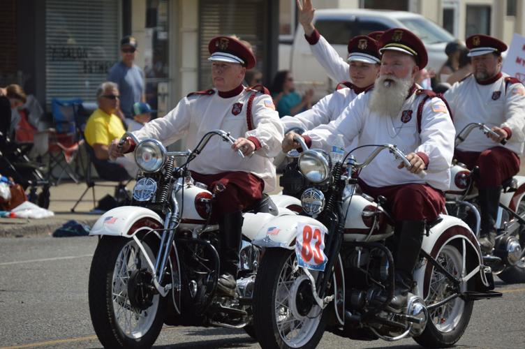 Seattle Cossacks Motorcycle Stunt Team performs for the masses at ...