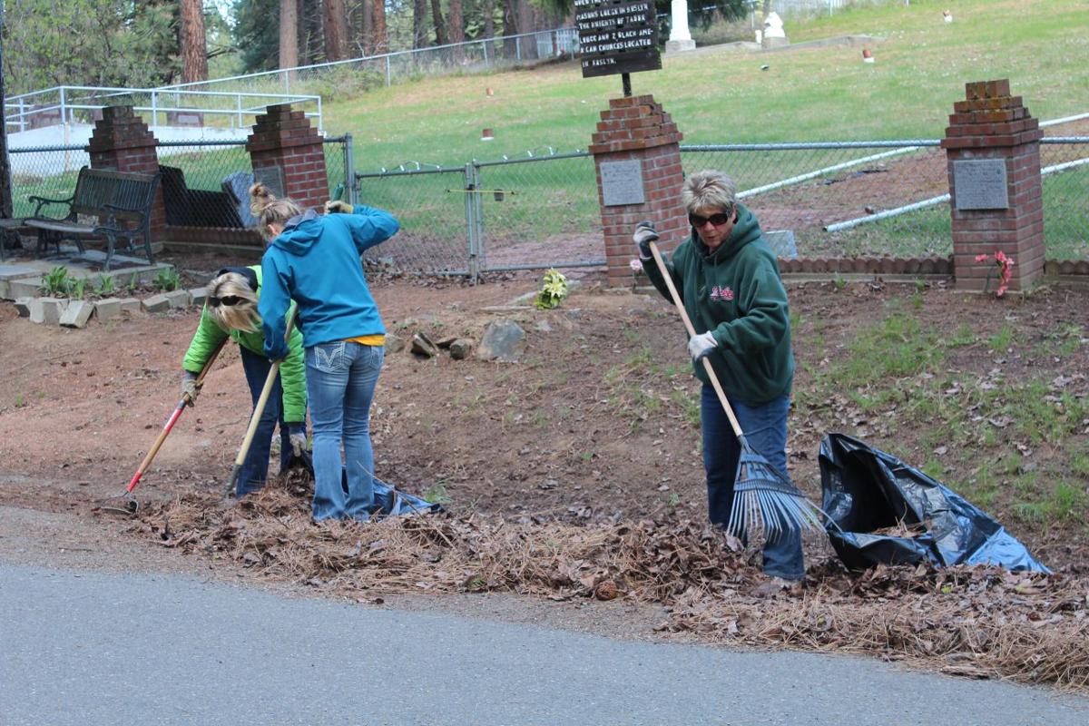 Volunteers clean up the Roslyn Cemetery | Upper County ...