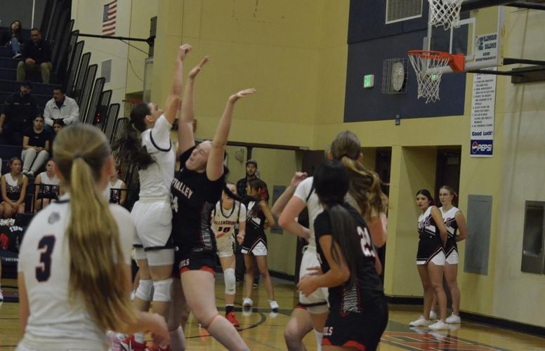 Bulldogs bury East Valley Red Devils | Basketball | dailyrecordnews.com