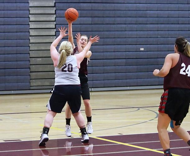 Cle Elum-Roslyn girls basketball looks to focus on defense for 2017-18 ...
