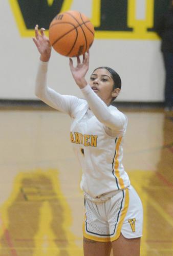 Vanden's girls basketball team eventually finds the range in ...
