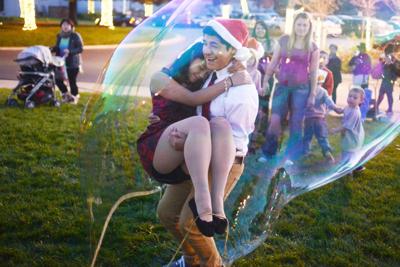 Crowd cheers Jelly Belly tree lighting | Fairfield | dailyrepublic.com