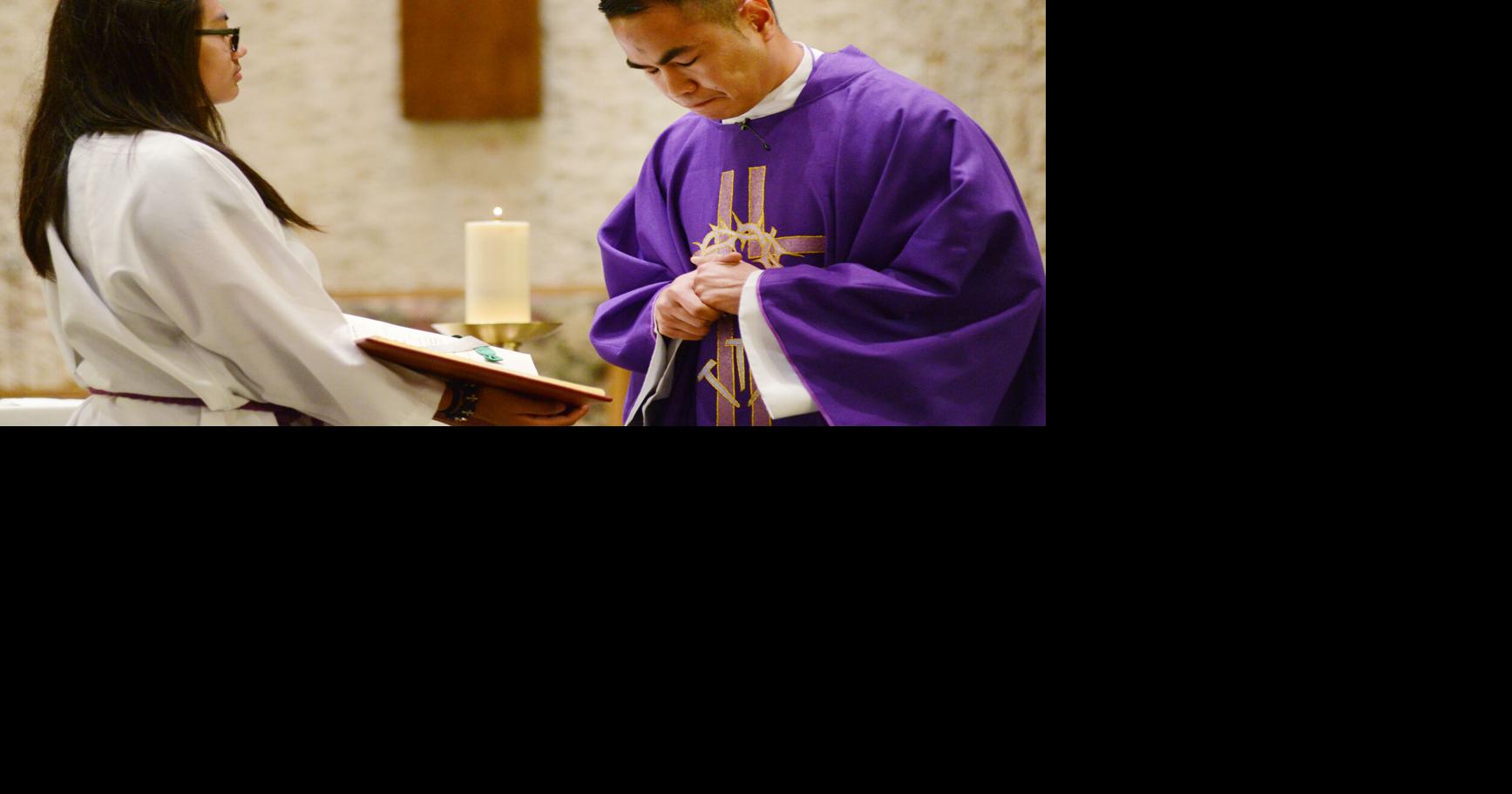 Photos: Catholics celebrate Ash Wednesday | News | dailyrepublic.com