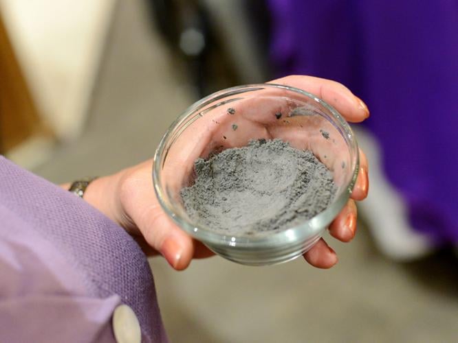 Photos: Catholics celebrate Ash Wednesday | News | dailyrepublic.com