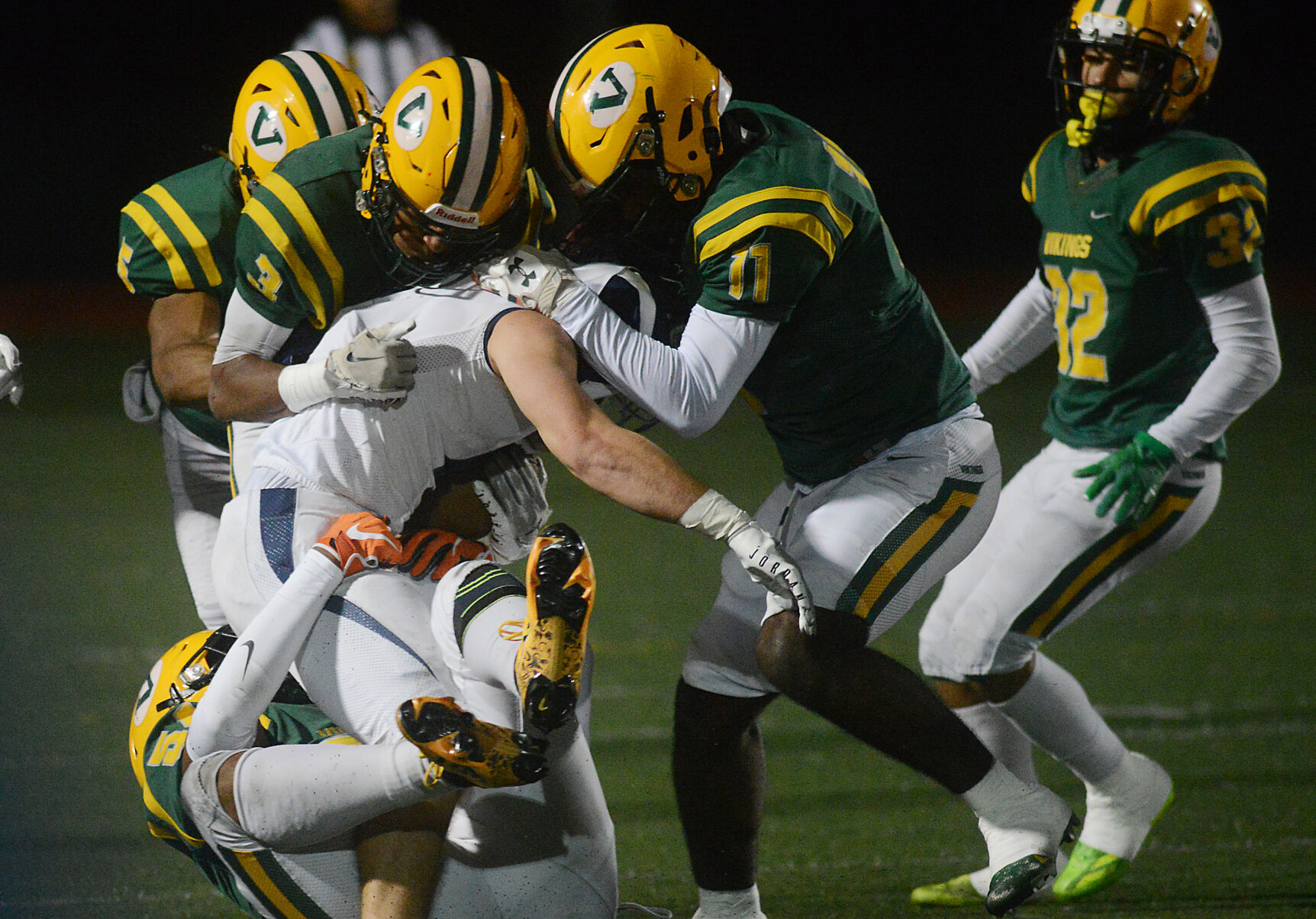 Huge first-half carries Vanden's football team into Division III ...