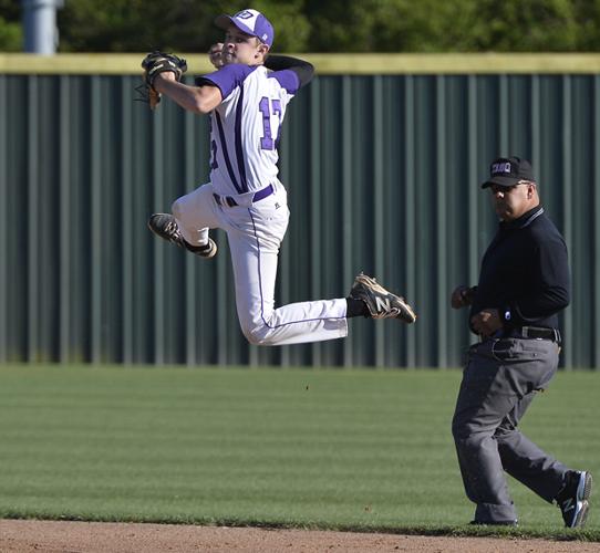 Top-ranked Douglass routs West Sabine | Sports | dailysentinel.com