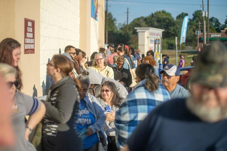 Aldi opens as hundreds wait to get in | Social Media | dailysentinel.com