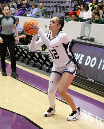 Deck scores 34, leads Ladyjacks to victory | Sports | dailysentinel.com