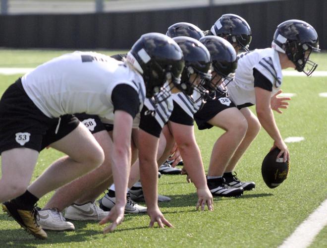 Teams kickoff football practice Monday | Sports | dailysentinel.com