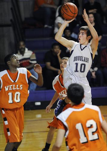 Douglass takes 69-41 victory over Wells | Sports | dailysentinel.com