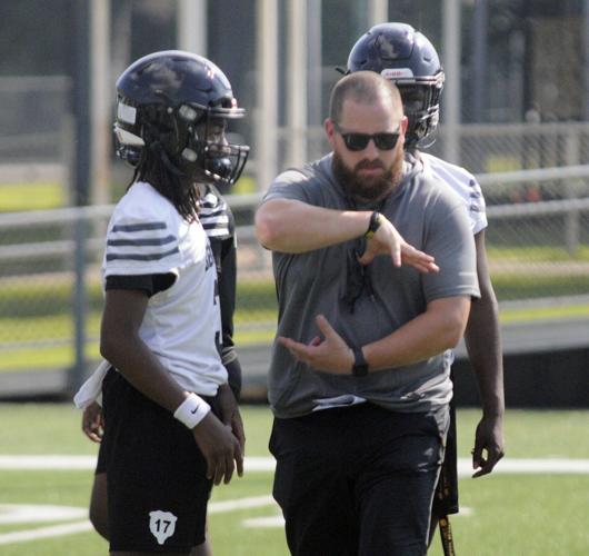 Teams kickoff football practice Monday | Sports | dailysentinel.com