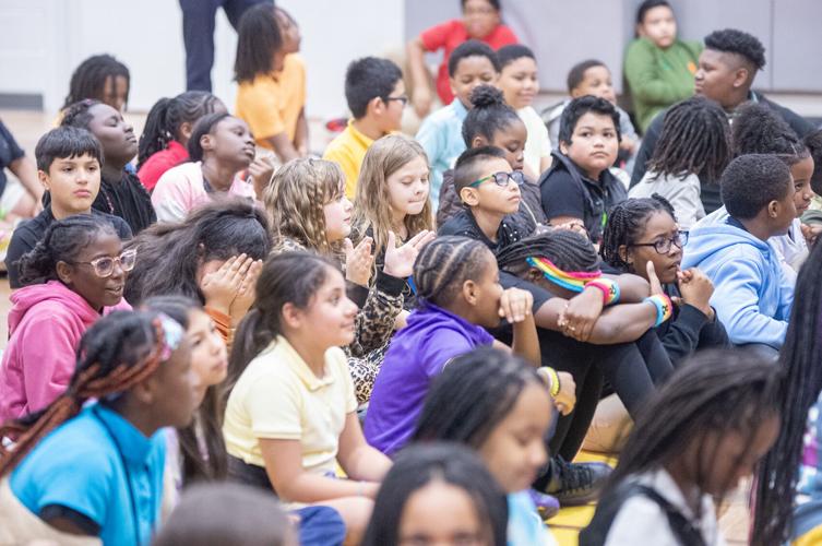 NFL, college stars visit Carpenter to share wisdom | Local News | dailysentinel.com