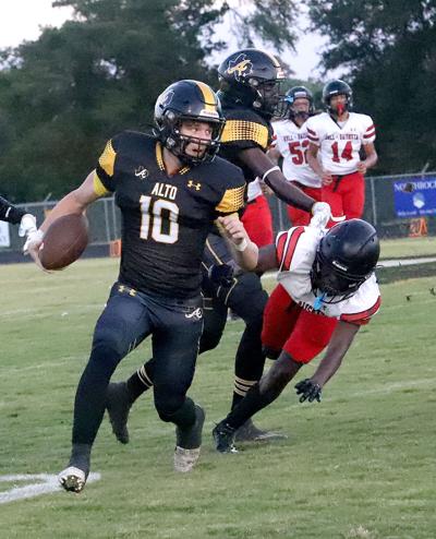 Unbeaten Yellowjackets enter poll at No.14 | Sports | dailysentinel.com