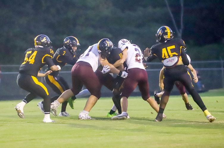 Bulldogs clip Yellowjackets, 63-12 | Sports | dailysentinel.com