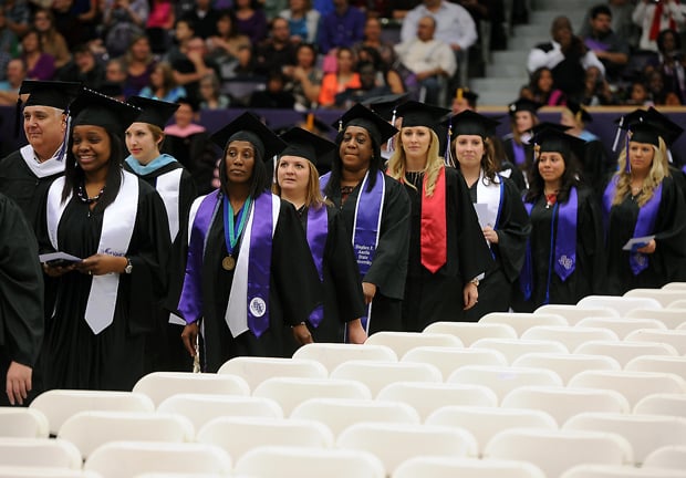 More than 980 degrees awarded at SFA graduation | Stephen F. Austin ...