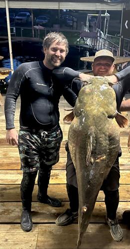 Adrenaline Junkies: Noodlers recount cave brawl with 98.7 pound ...